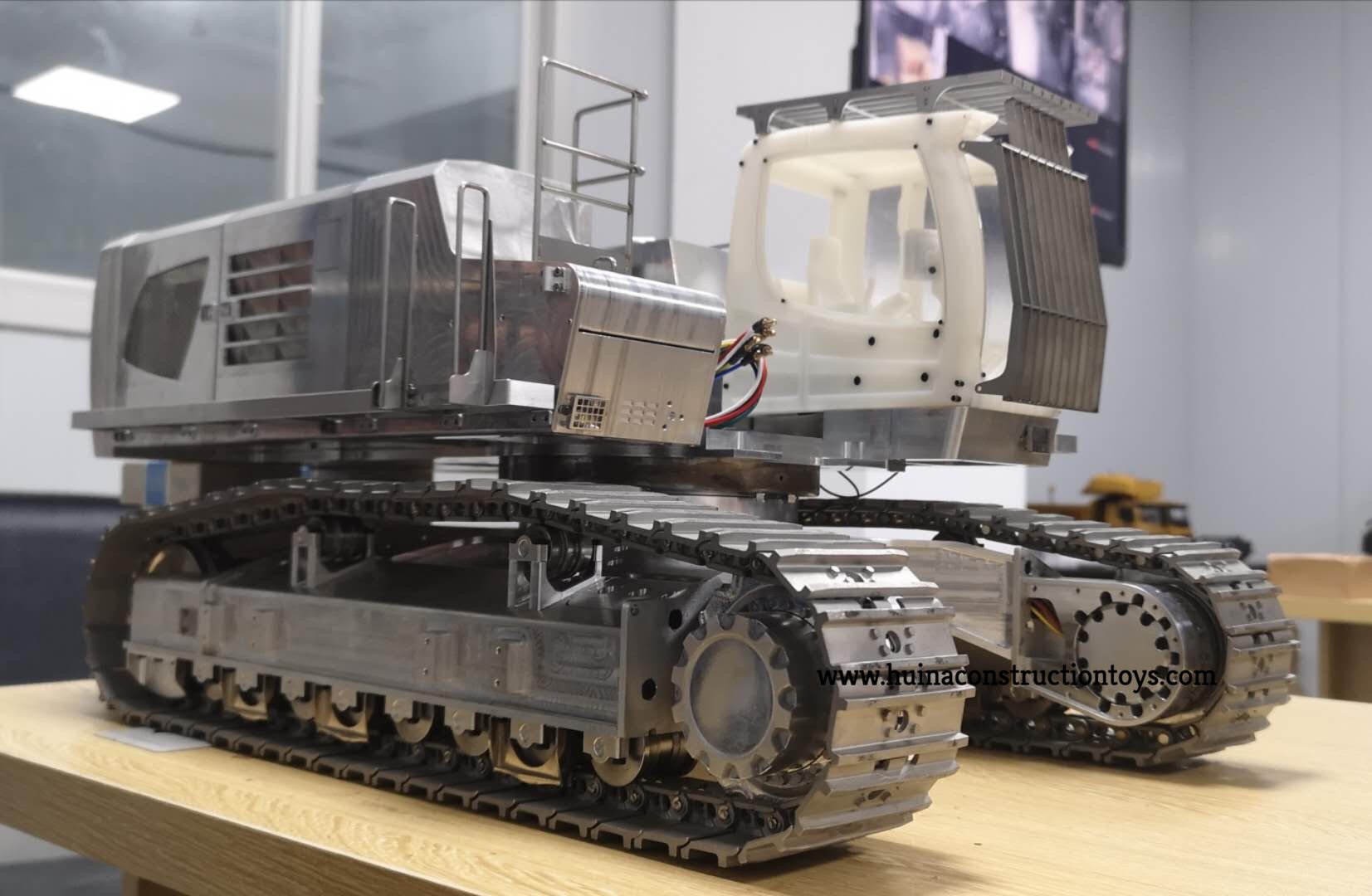 Kabolite 970 RC Excavator – Huina Construction Toys