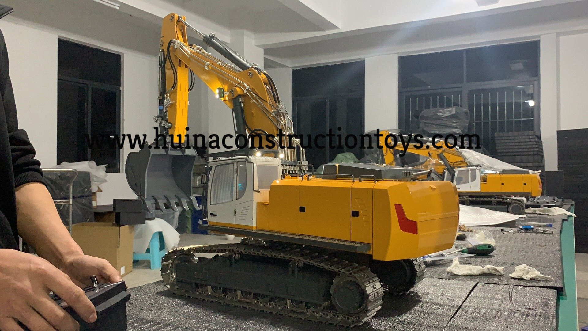 Kabolite 970 RC Excavator – Huina Construction Toys