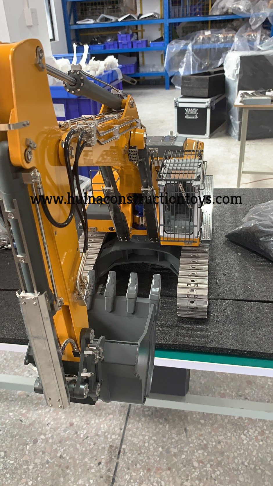 Kabolite 970 RC Excavator – Huina Construction Toys